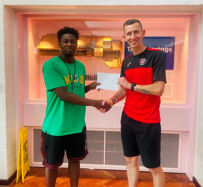 Erith Town Presents Moorings Sociable Club With Food Voucher – Erith ...